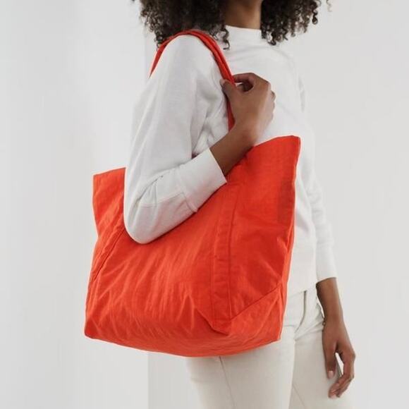 BAGGU | Bags | Baggu Nwt Travel Cloud Bag Tomato Red Packable Tote ...